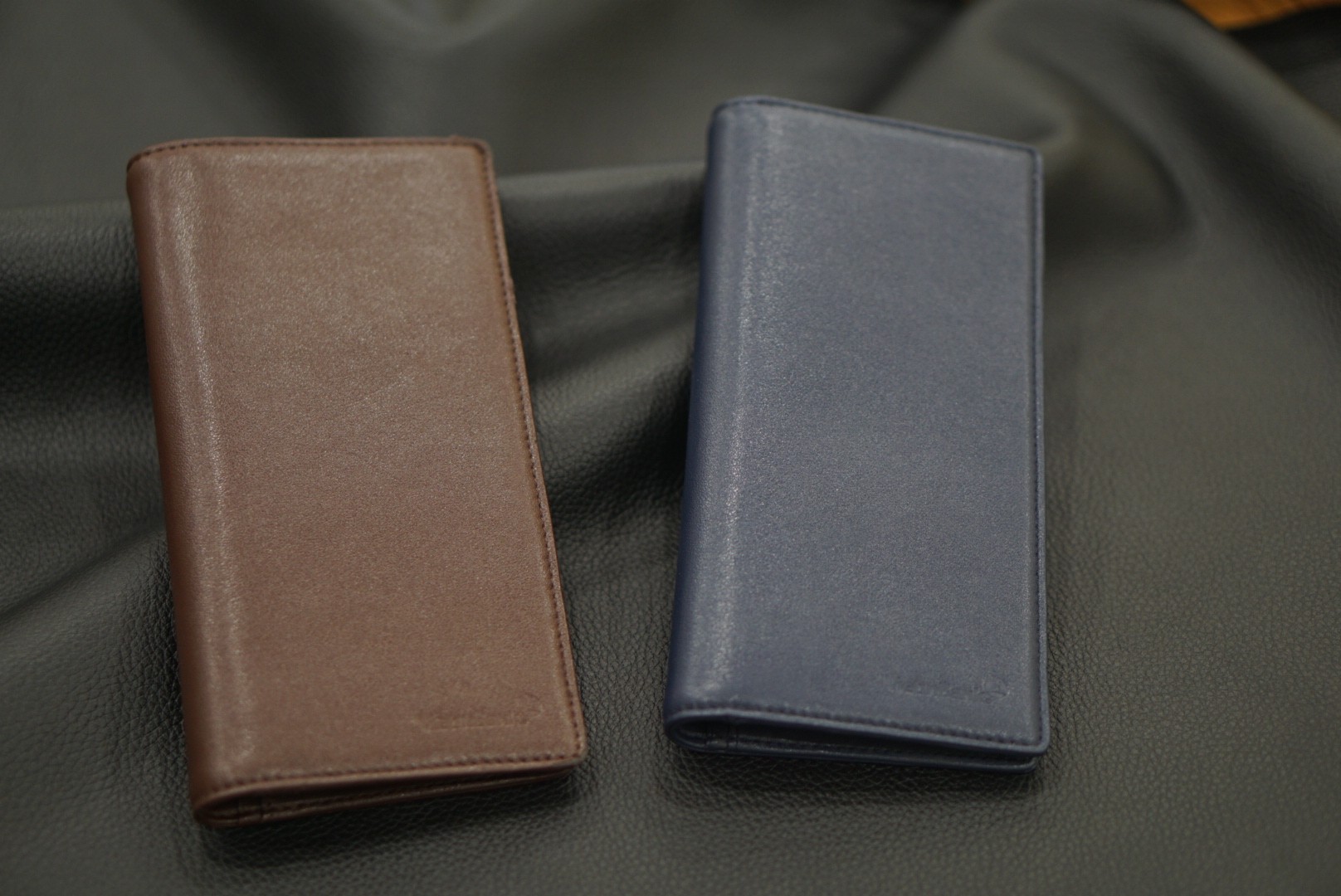 Tips to keep your leather wallet beautiful and prolong its lifespan ...